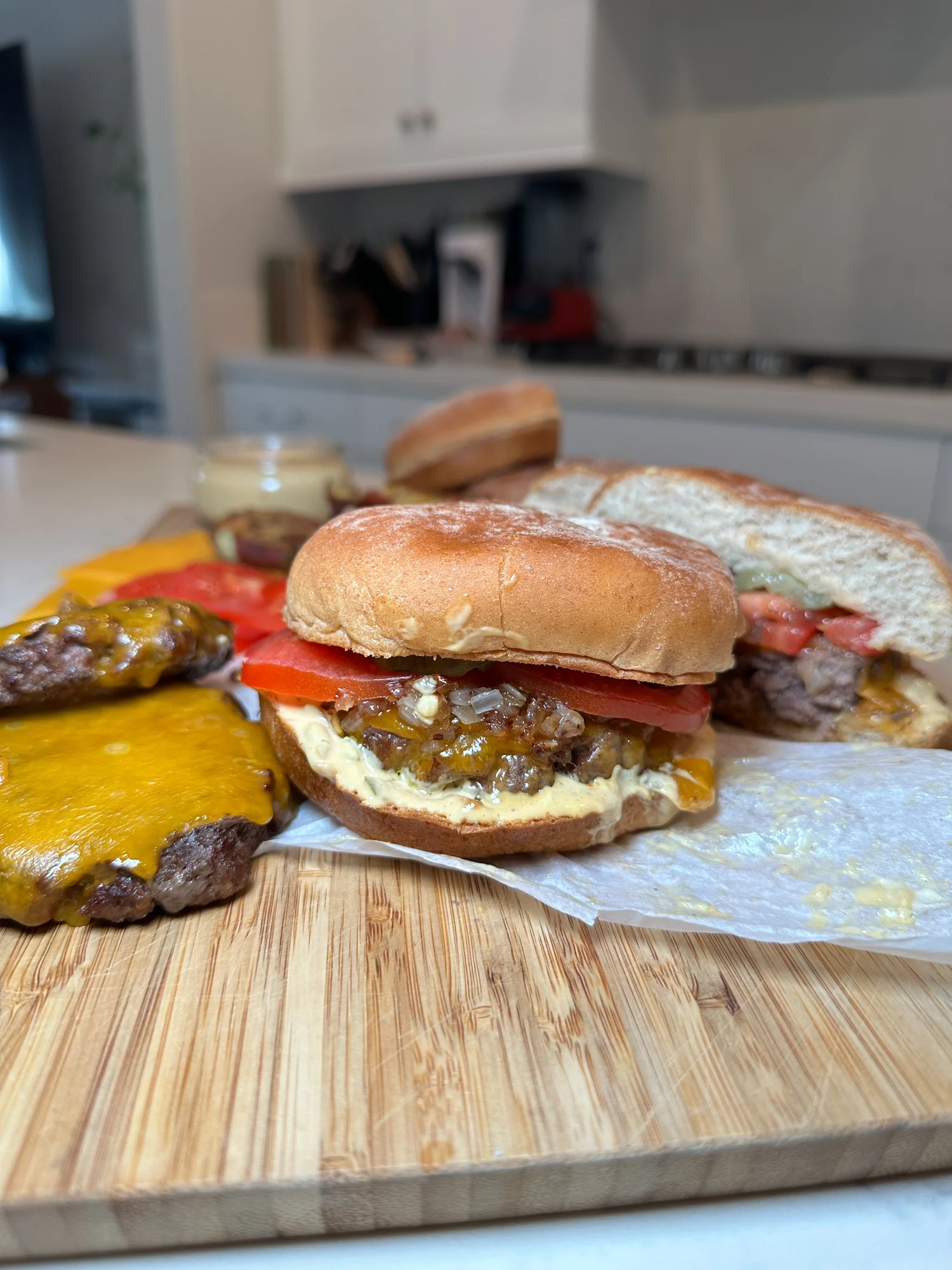 How to Cook Burgers Evenly on Griddle Plate: Perfect Juicy Results ...