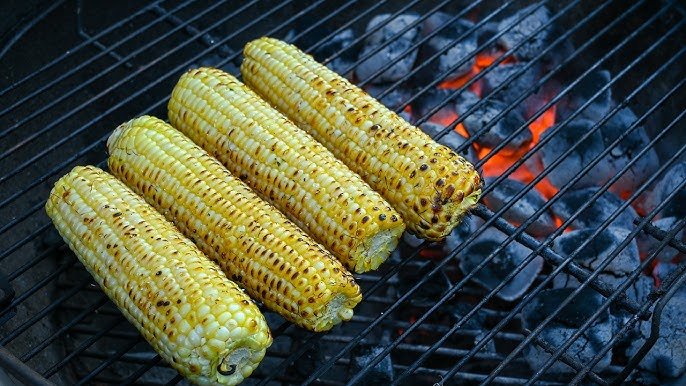 How to Grill Corn on Charcoal Grill: Perfect Tips for Smoky Flavor ...