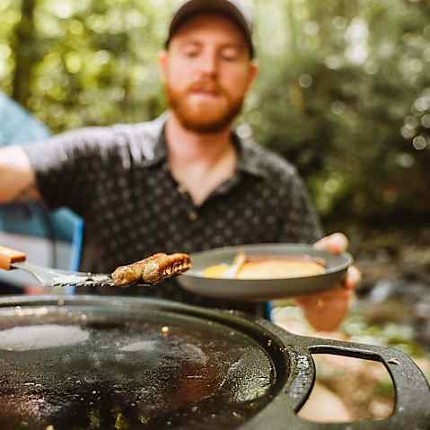 How to Pick Cast Iron Skillet for Solo Camping: Ultimate Guide ...