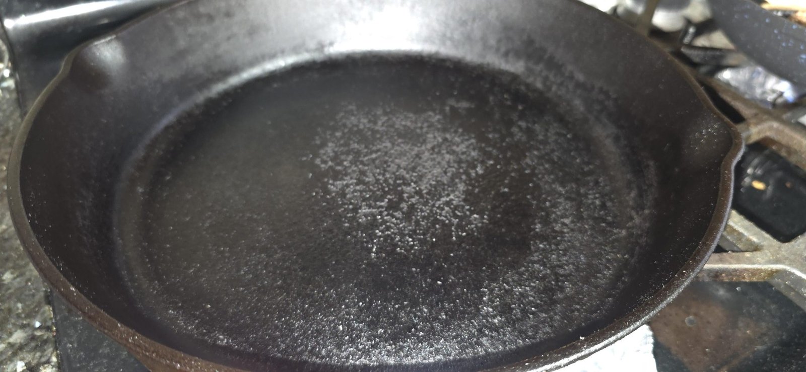 How to Re-Season Cast Iron Pan: Easy Steps for Lasting Non-Stick ...