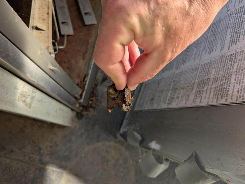How to Repair Broken Grill Handle: Easy DIY Fixes That Work - KitchenAbly