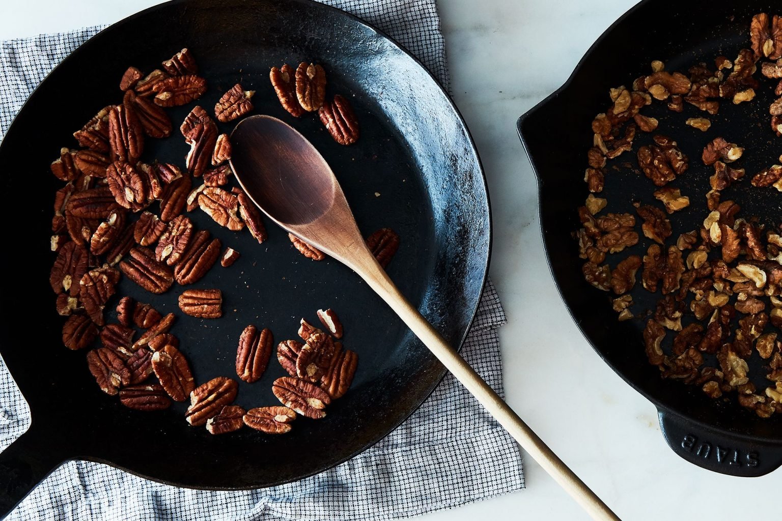 How to Roast Nuts in Cast Iron Pan: Easy, Crispy, Perfect Results ...
