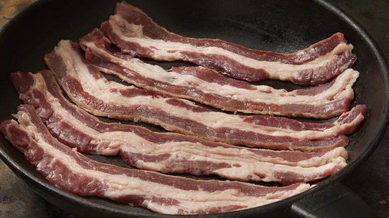 How to Slice Bacon for Sandwiches Efficiently: Quick & Perfect Cuts ...