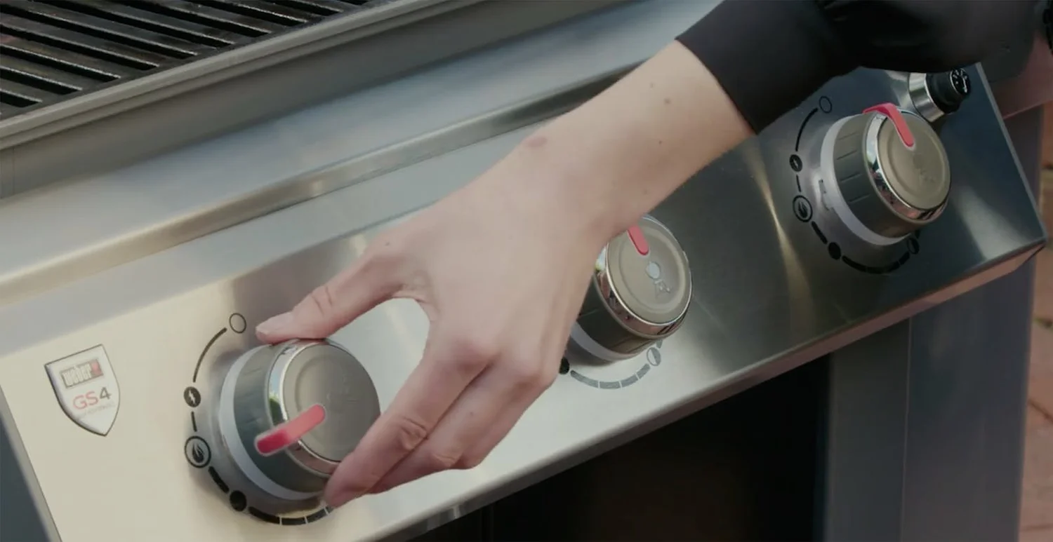 How to Turn on a Weber Grill: Quick & Easy Step-by-Step Guide - KitchenAbly