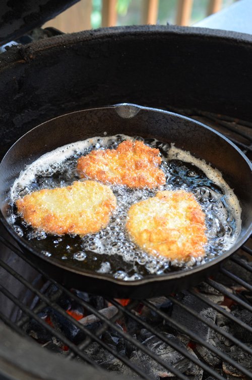 How to Use Cast Iron Skillet on Big Green Egg: Ultimate Guide - KitchenAbly