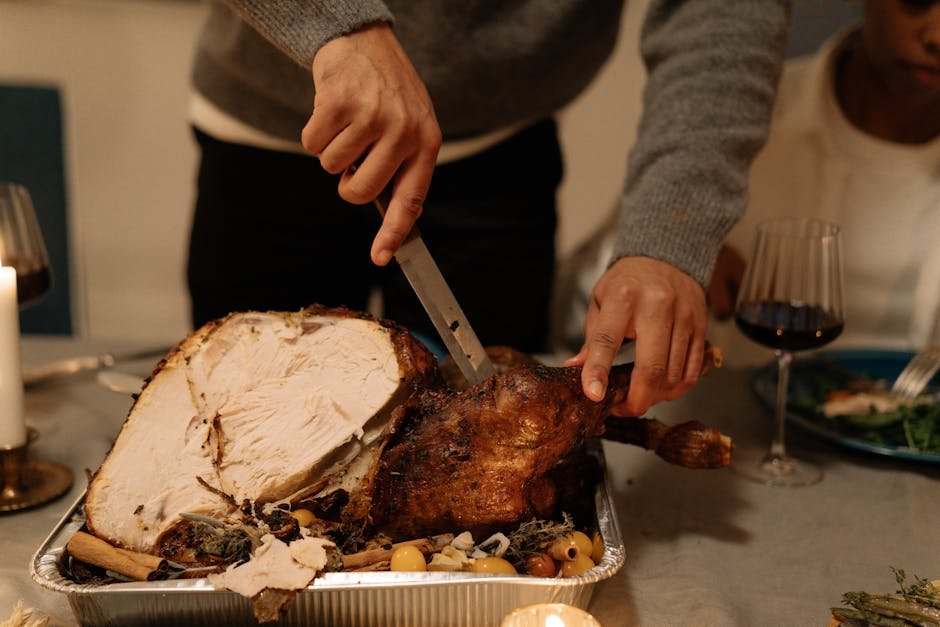 How to Slice Turkey for Small Gatherings: Easy Tips for Perfect ...